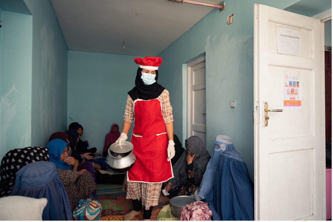 How community kitchens in Afghanistan feed families in need - CARE