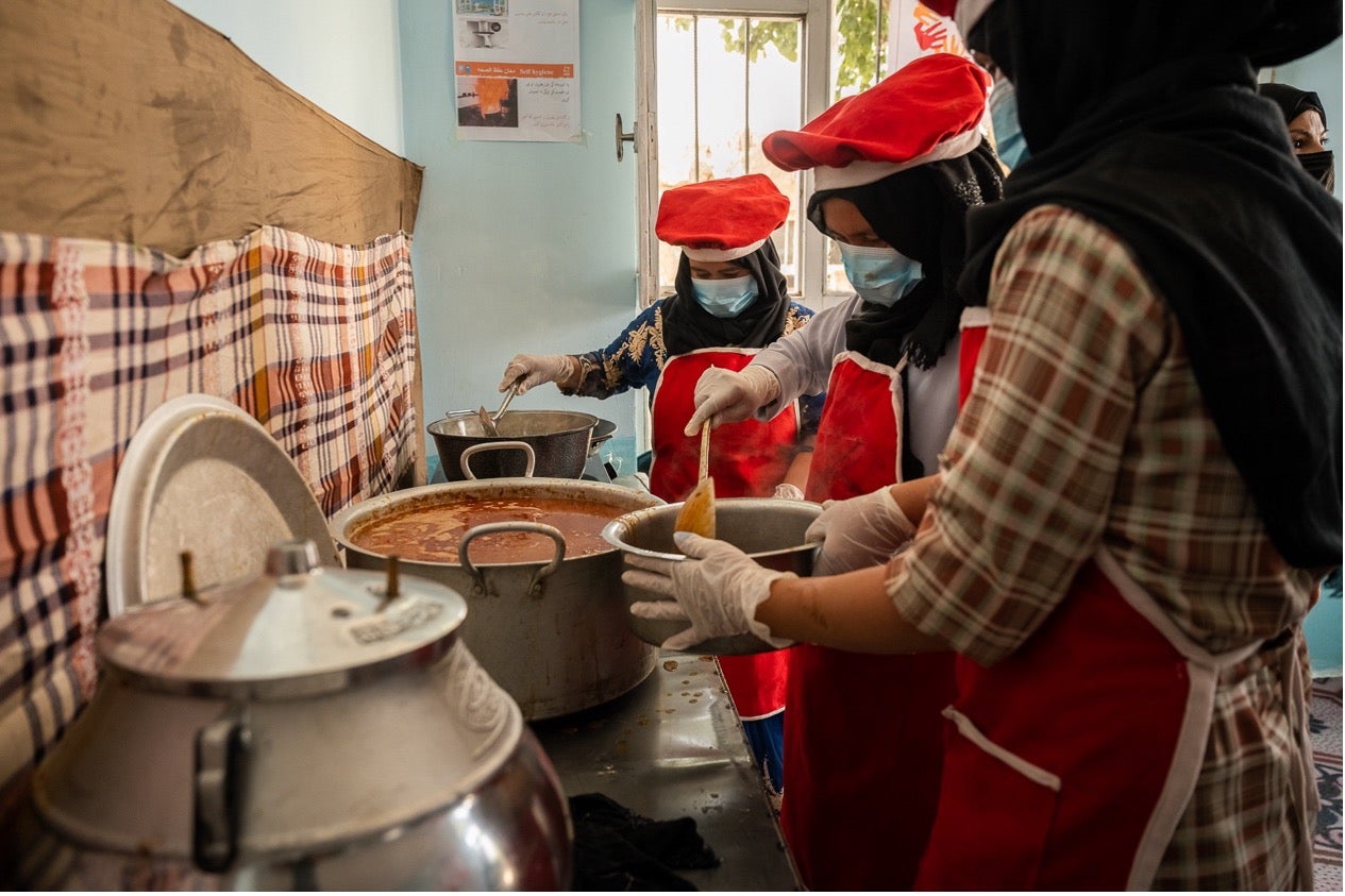 How community kitchens in Afghanistan feed families in need - CARE